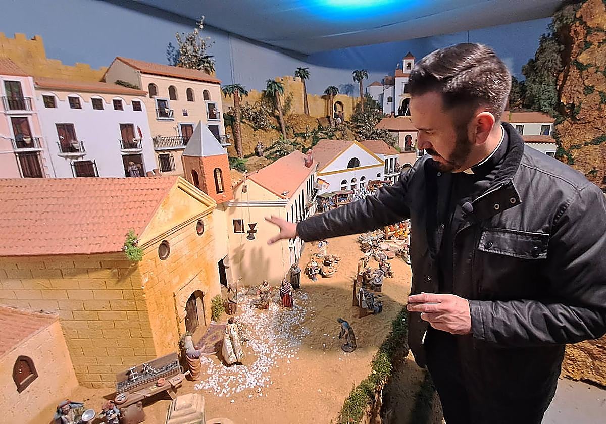 Alhama de Granada inaugura su Belén, con 500 figuras y 2.500 miniaturas | Ideal
